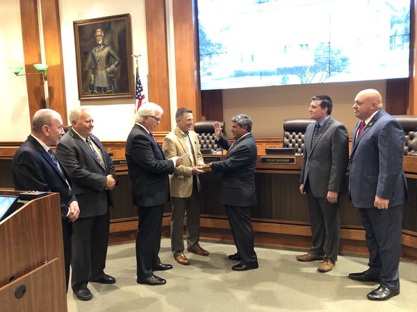 Sandelli sworn in to fill District 3 commission seat - Cape Coral Breeze